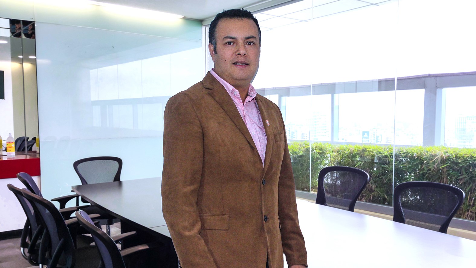 Tulio Toro es el jefe de Ventas de Óvalo 24 - Canal TI