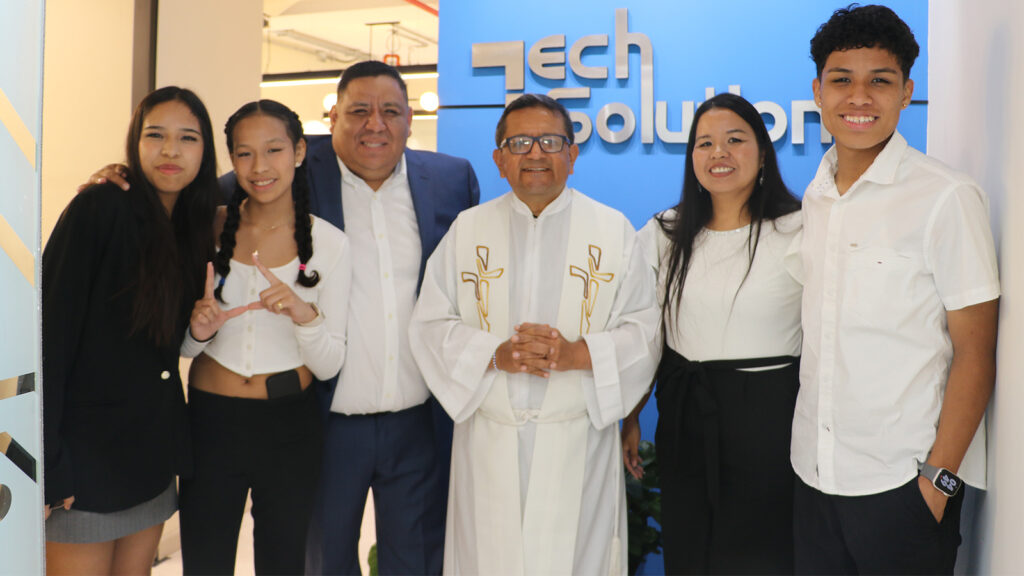 Tech Solutions celebró su décimo aniversario e inaugura moderna oficina ...